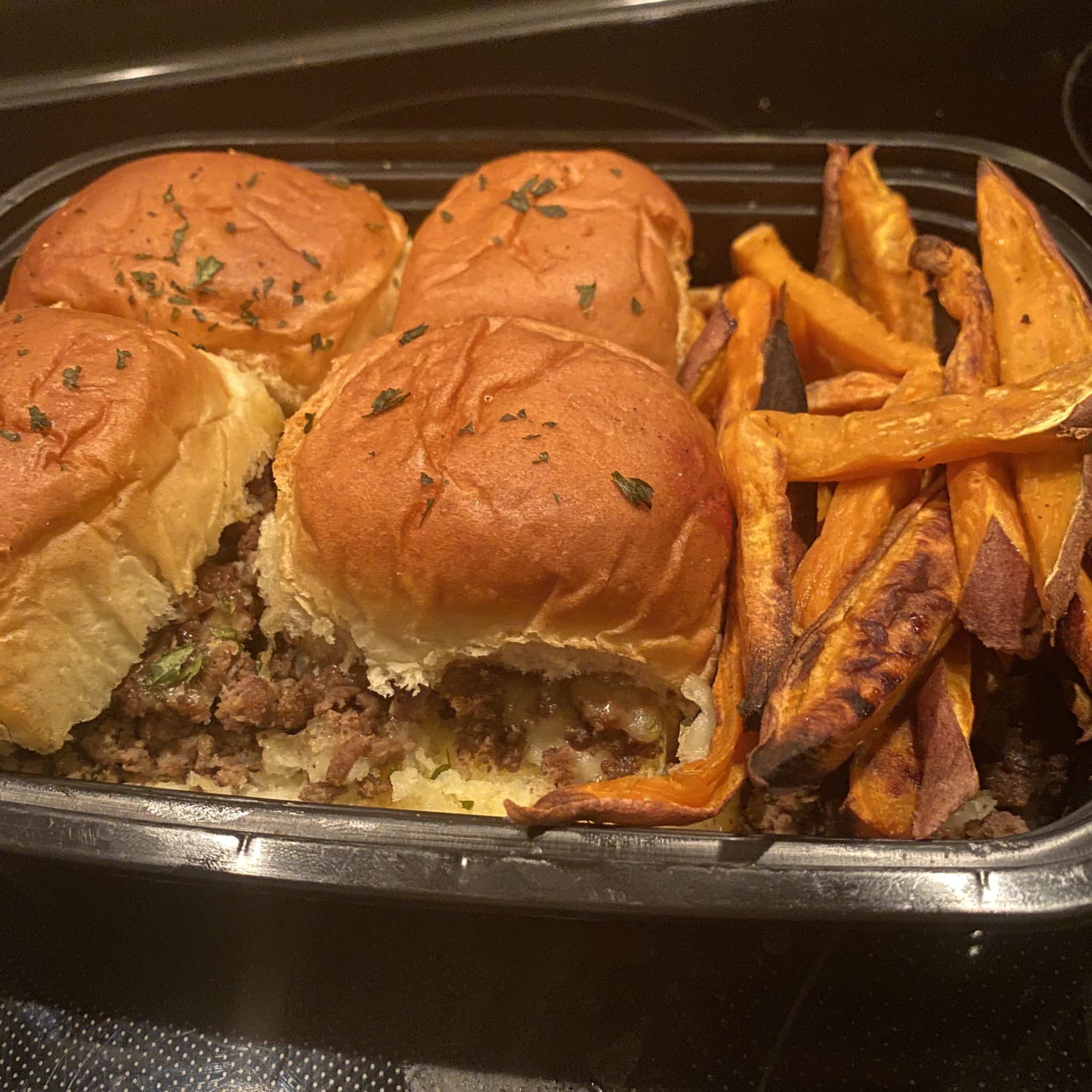 Sliders with sweet potato fries - The Fit Chemist